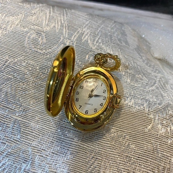 Jewelry | Vintage Picture Clock Locket | Poshmark